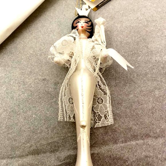 De Carlini | Holiday | De Carlini Bride With Crown Fashionista ...
